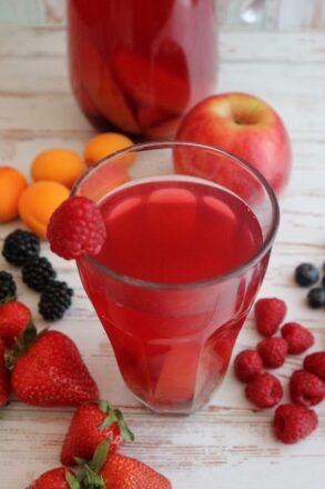 Fresh kompot – popular Russian fruit drink