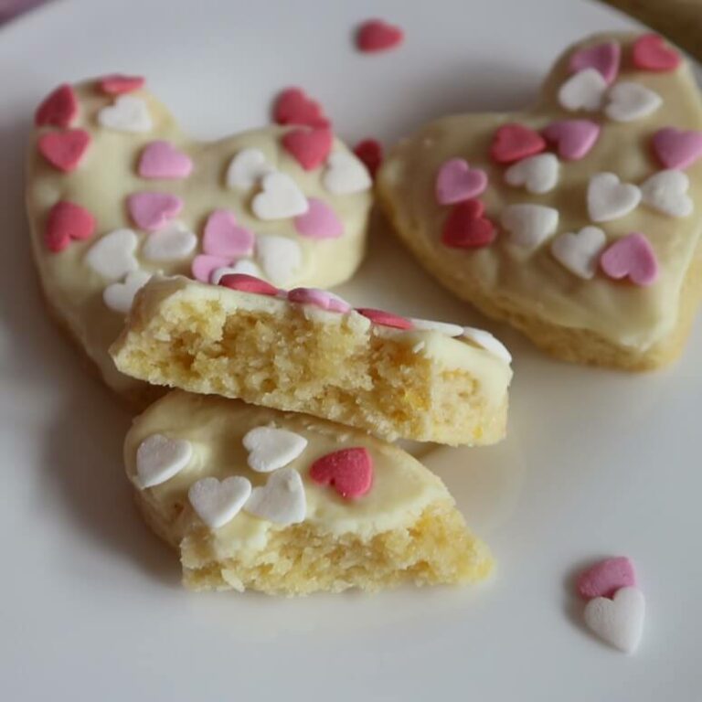 Heart cookies recipe: tasty Mother's, Valentine's Day or wedding cookies