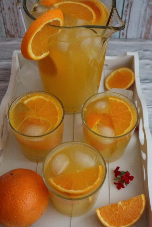 Orangen-Limonade selber machen – Rezept für spritziges Getränk